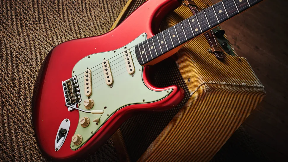 Stratocaster or Les Paul: Key Differences, Tone & Playability